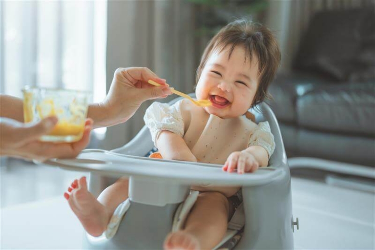 First Foods & Allergens: Your Guide to Starting Solids Safely